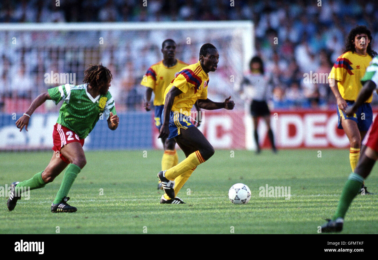 Naples, Italy. 23rd June, 1990. Cyrille Makanaky (CMR), Freddy Rincon ...