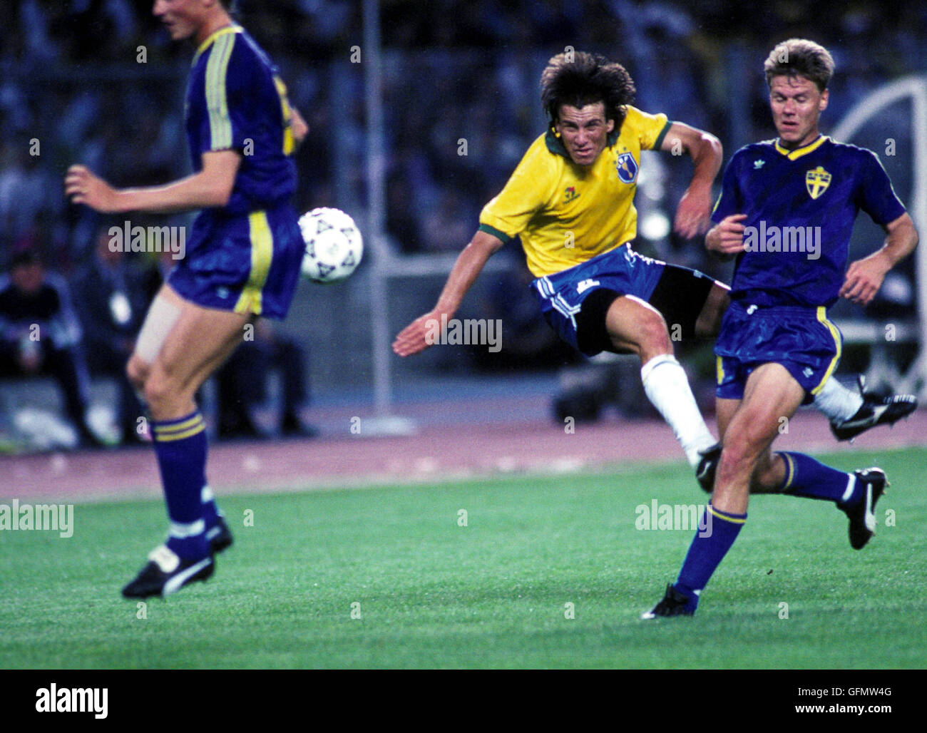 (R-L) Joakim Nilsson (SWE), Dunga (BRA), Roger Ljung (SWE), JUNE 10 ...