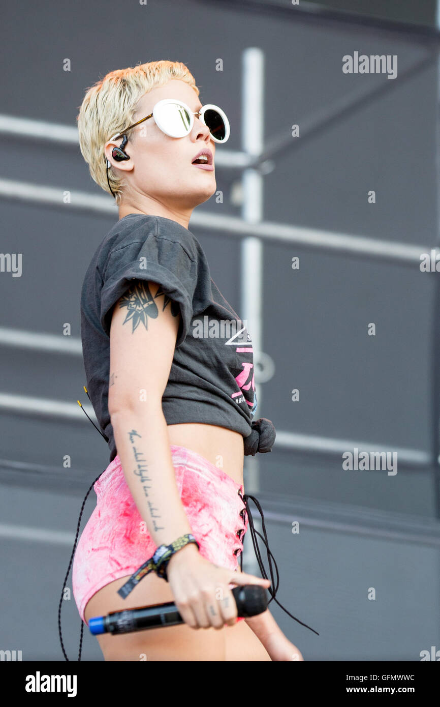 Halsey aka ashley nicolette frangipane hi-res stock photography and ...