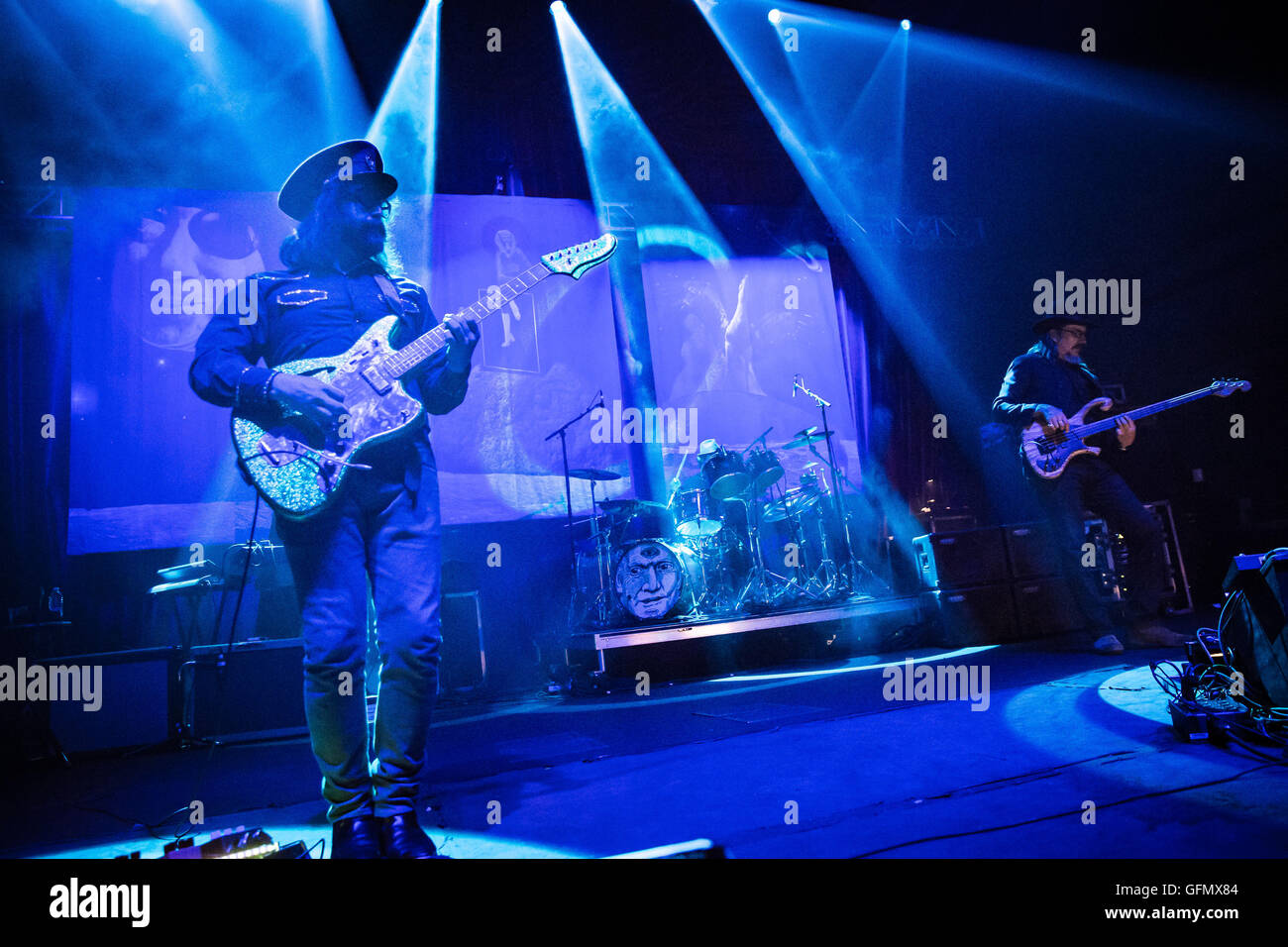 Sean lennon and les claypool hi-res stock photography and images - Alamy