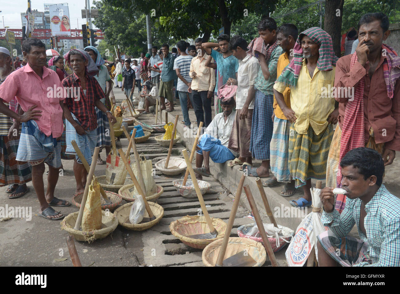 Bangladeshi laborers hi-res stock photography and images - Alamy