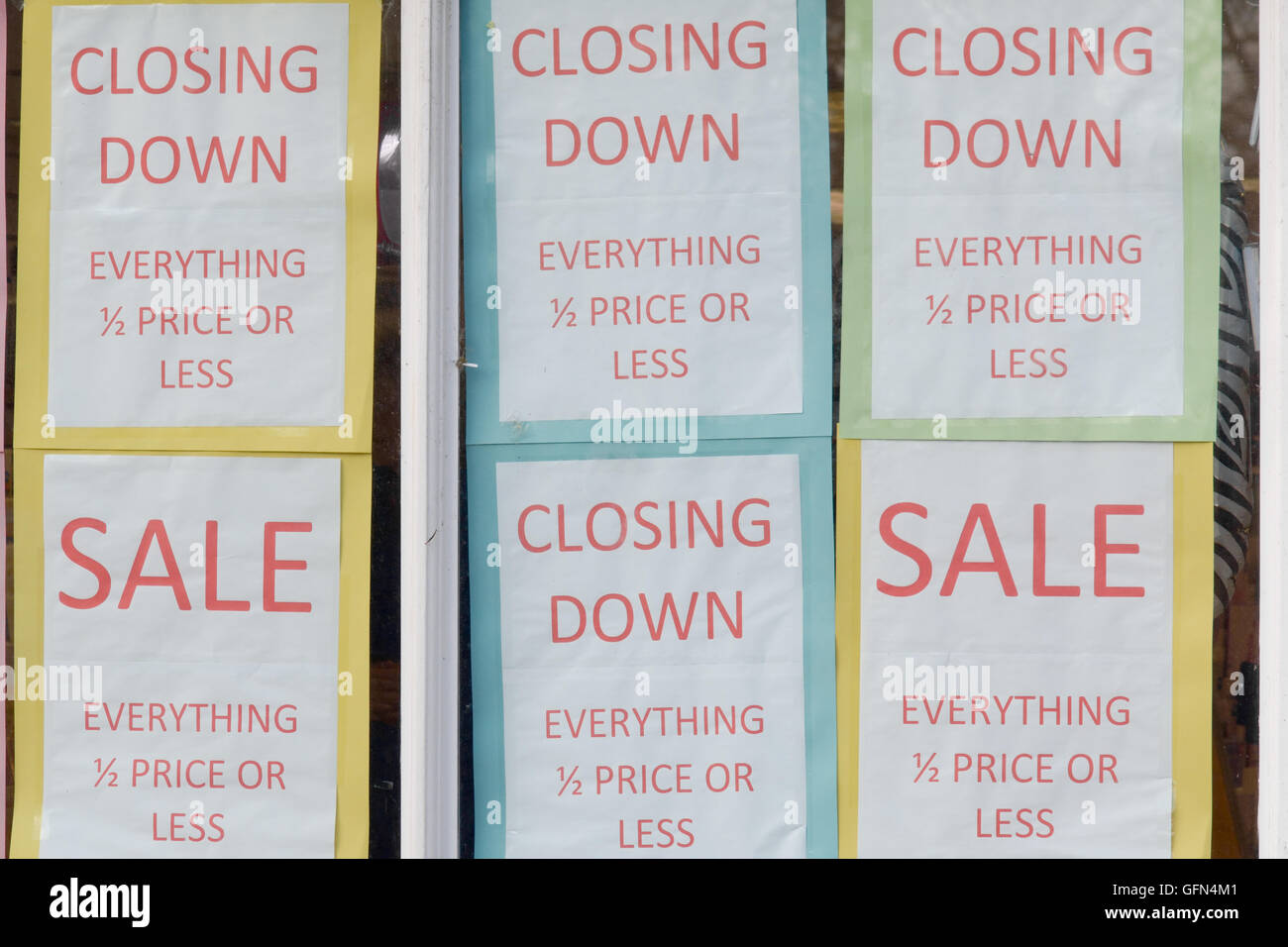 Closing Down Sale signs in shop window Stock Photo - Alamy