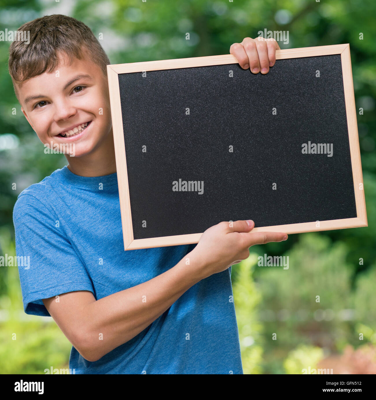 Boy back to school Stock Photo - Alamy