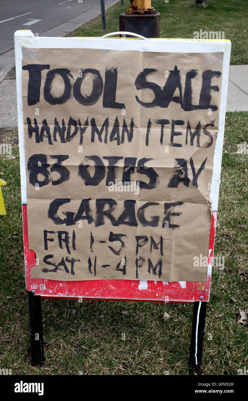 Yard sale sign hi-res stock photography and images - Alamy