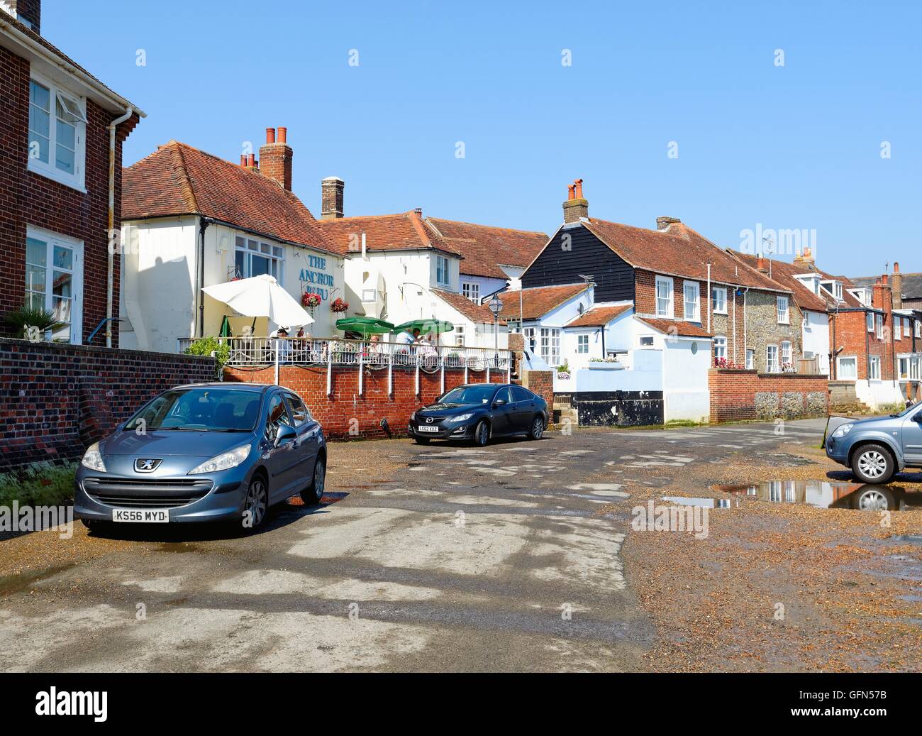 Waterfront tiles hi-res stock photography and images - Alamy