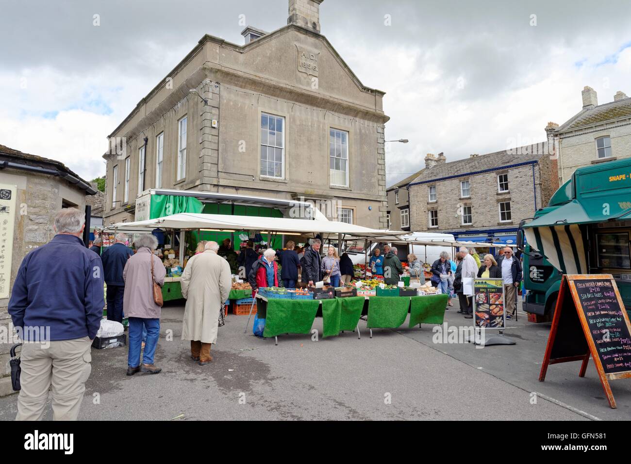 Market stalls yorkshire dales hi-res stock photography and images - Alamy