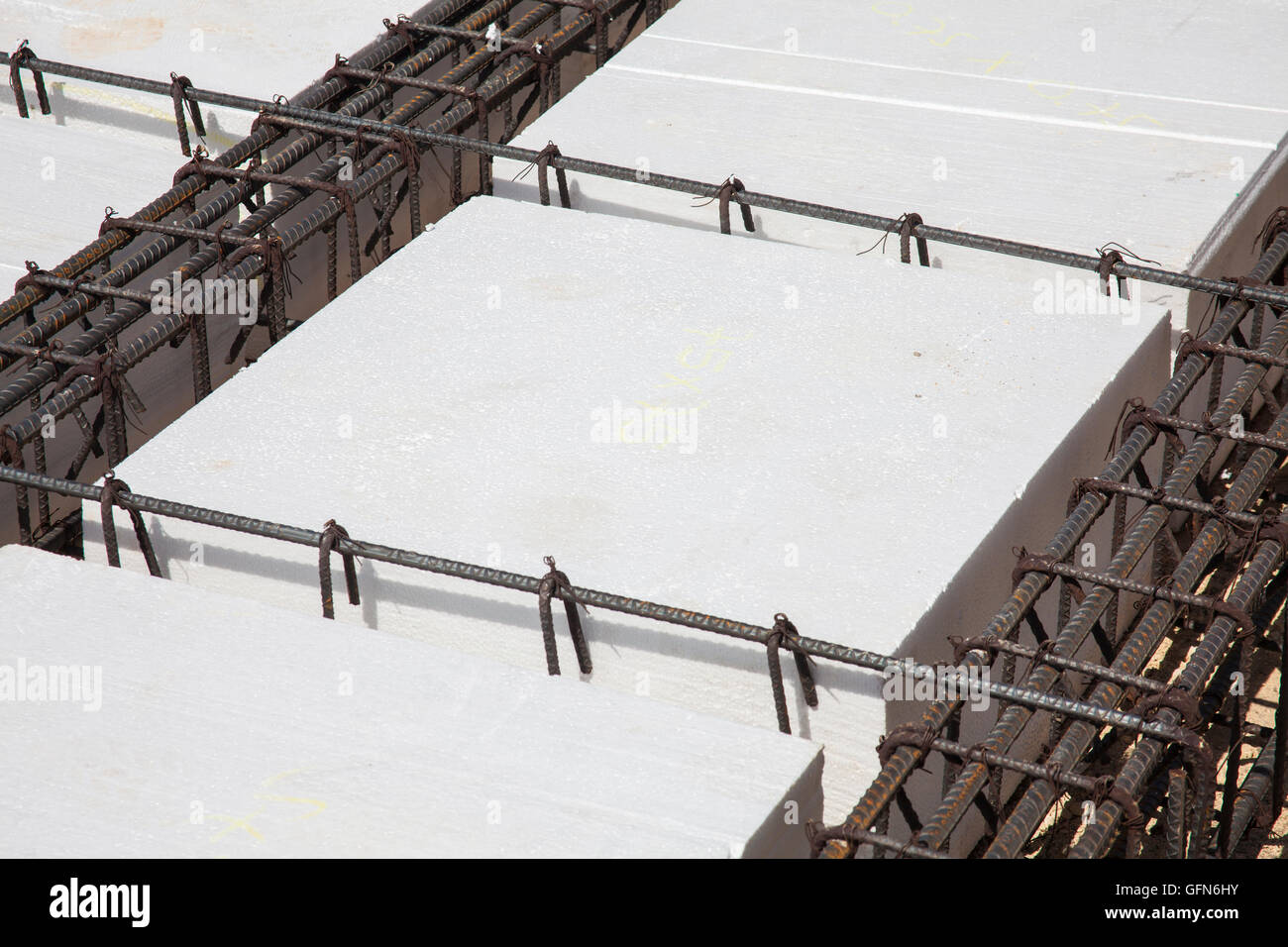Iron framework build foundation building hi-res stock photography and ...