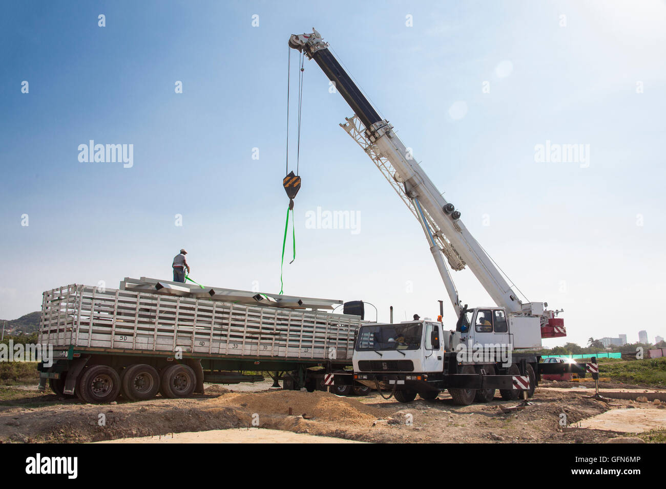 Crane structures hi-res stock photography and images - Alamy
