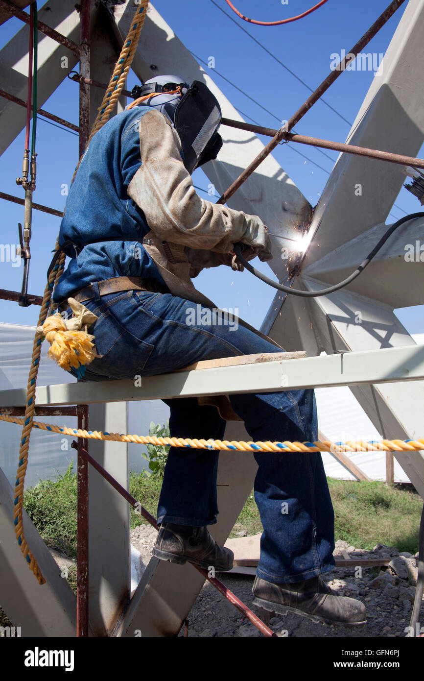 Man welding a metal structure at a construction Stock Photo - Alamy