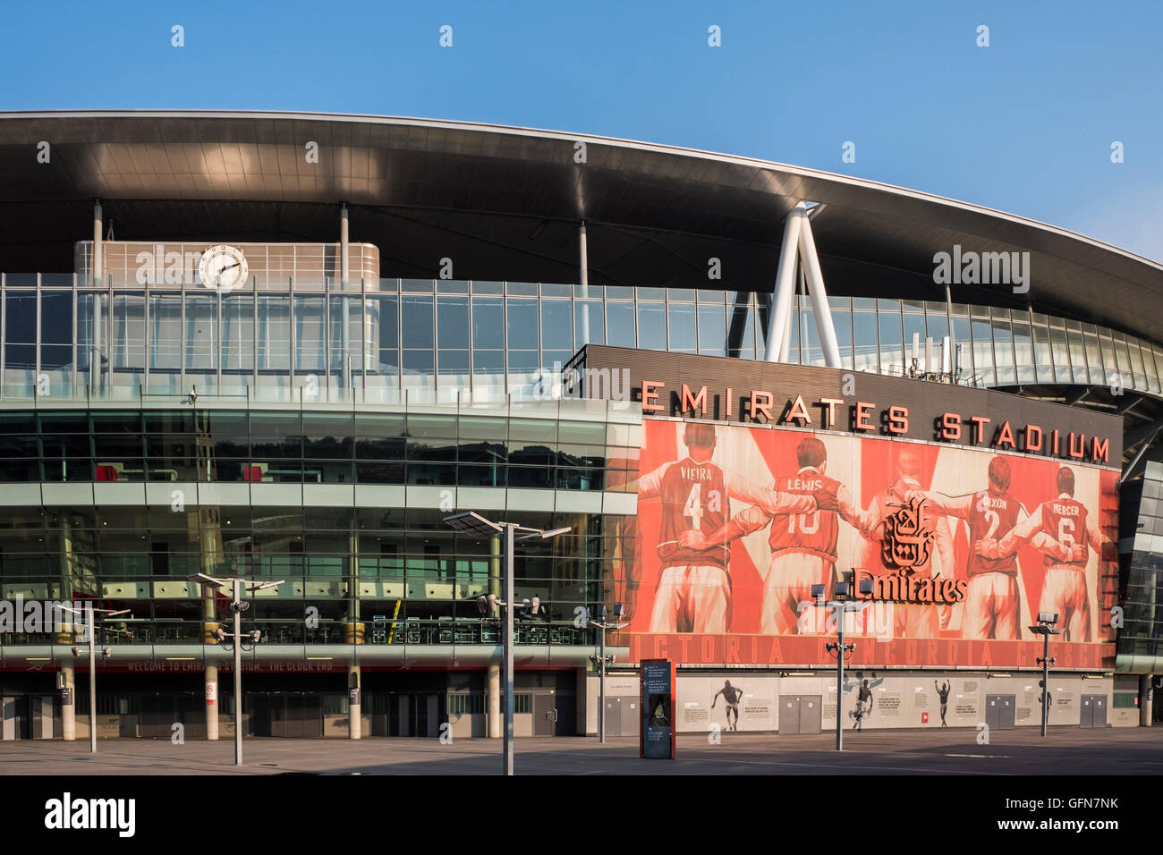 Emirates stadium london hi-res stock photography and images - Alamy
