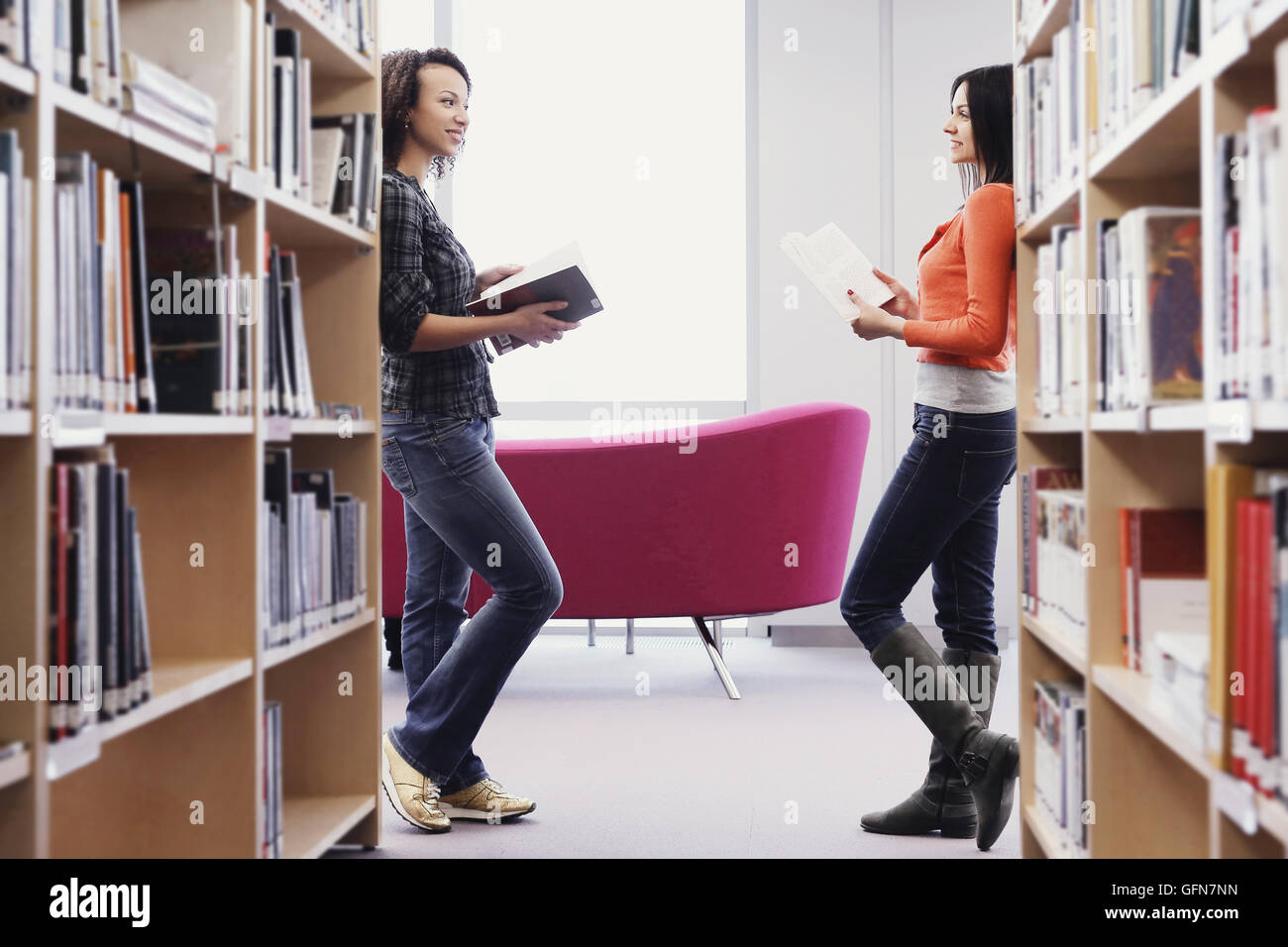 Students in library Stock Photo - Alamy