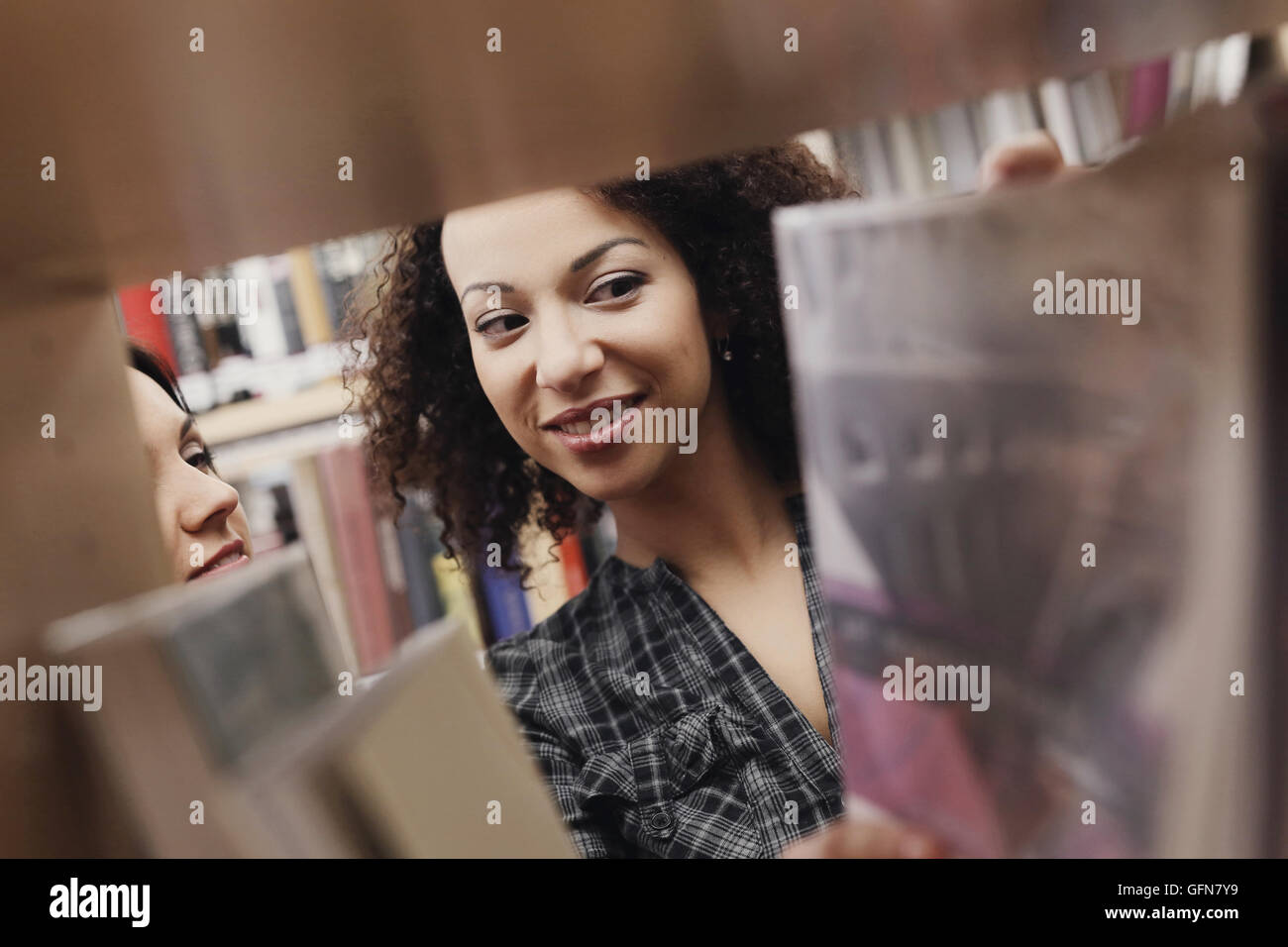 Students in library Stock Photo - Alamy