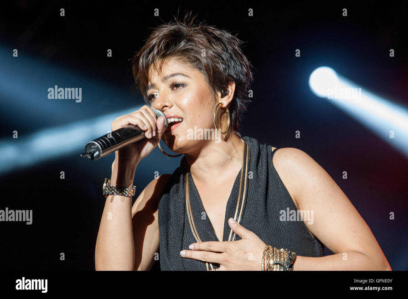 Sunidhi chauhan hi-res stock photography and images - Alamy