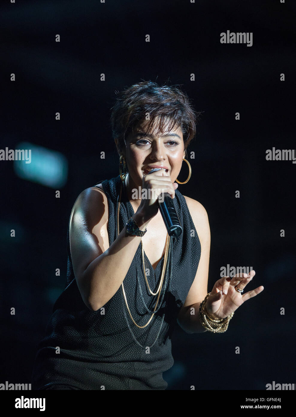 Indian bollywood singer hi-res stock photography and images - Alamy
