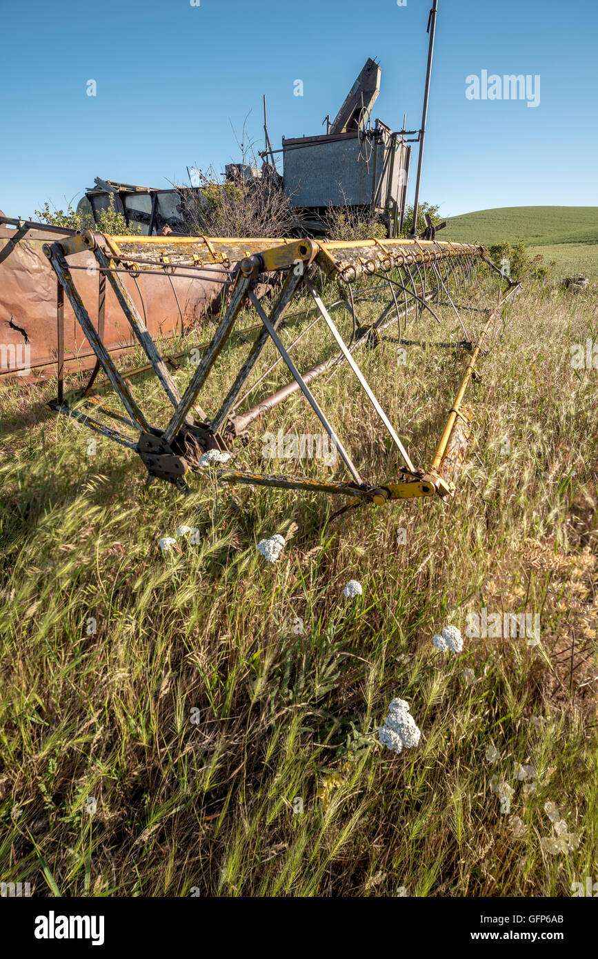 Rusted breakdown combine forgotten on a farm Stock Photo - Alamy