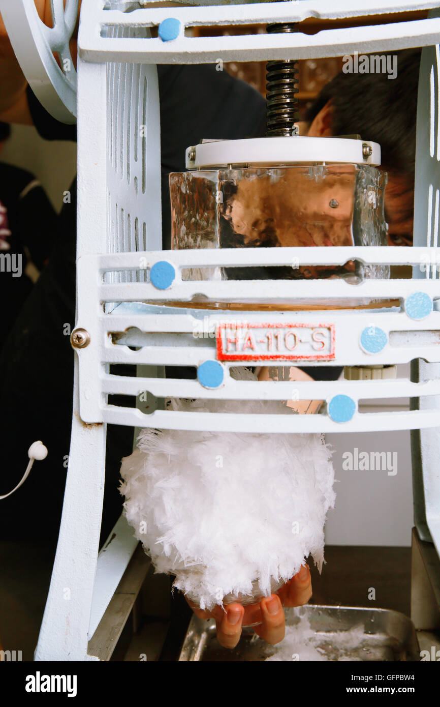 Part shaved hi-res stock photography and images - Alamy