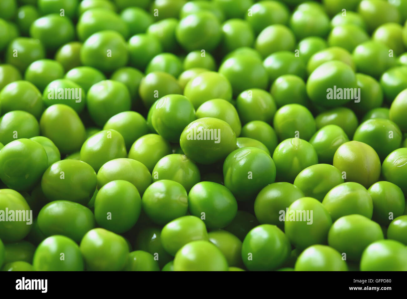 Side view green peas hi-res stock photography and images - Alamy