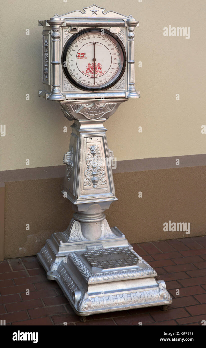 Body weighing scales hi-res stock photography and images - Alamy