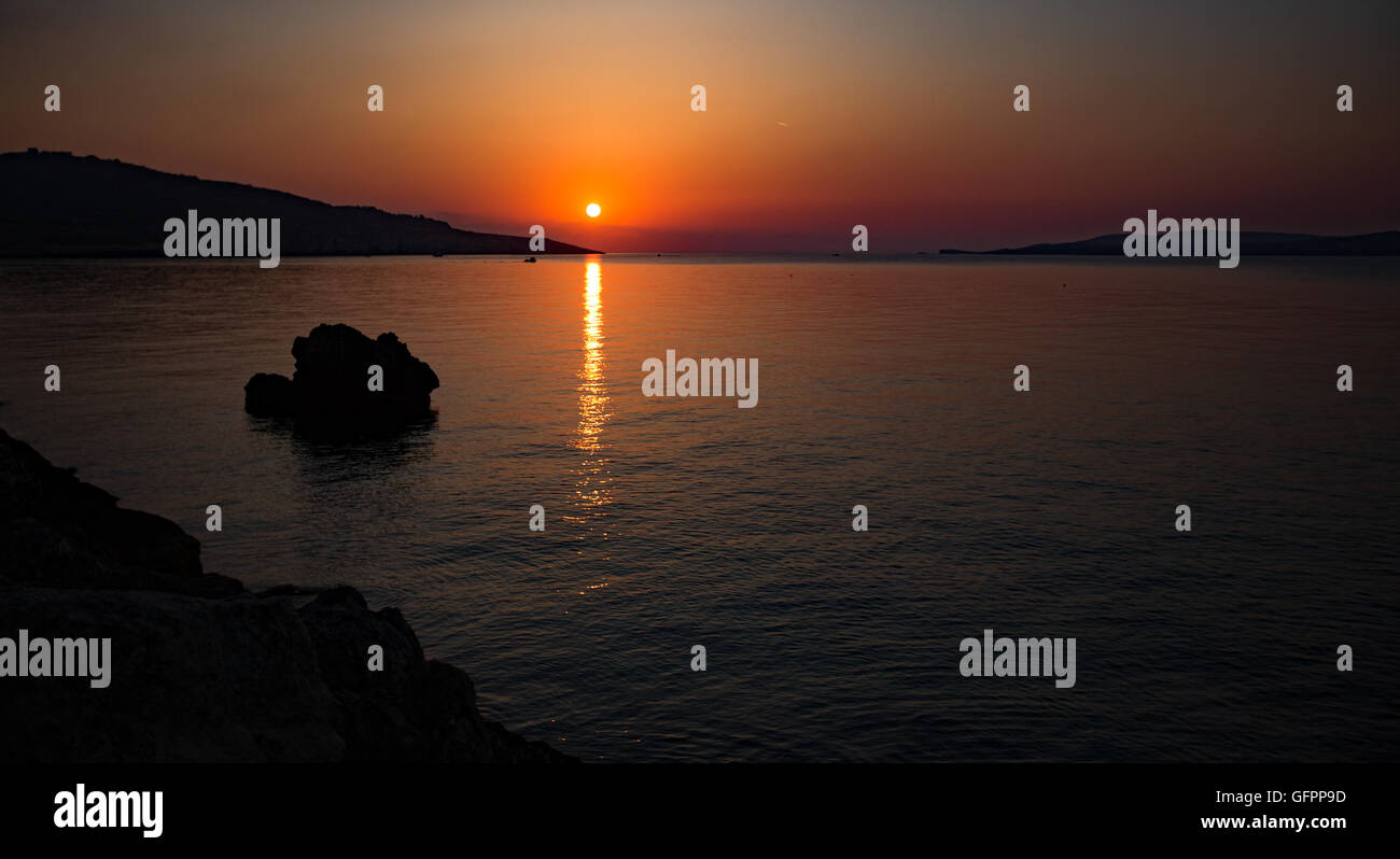 Bright sunset sea hi-res stock photography and images - Alamy