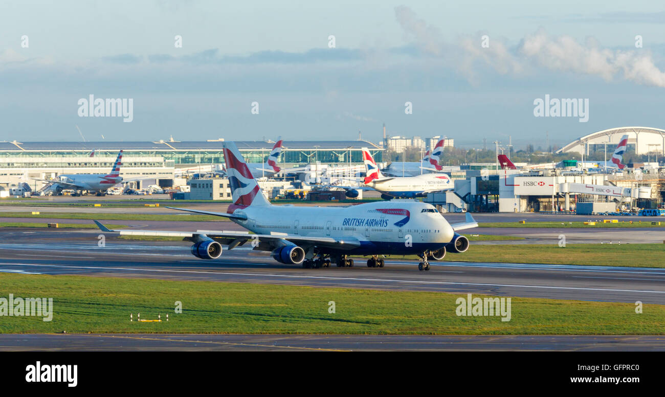 Boeing 747 takeoff hi-res stock photography and images - Alamy