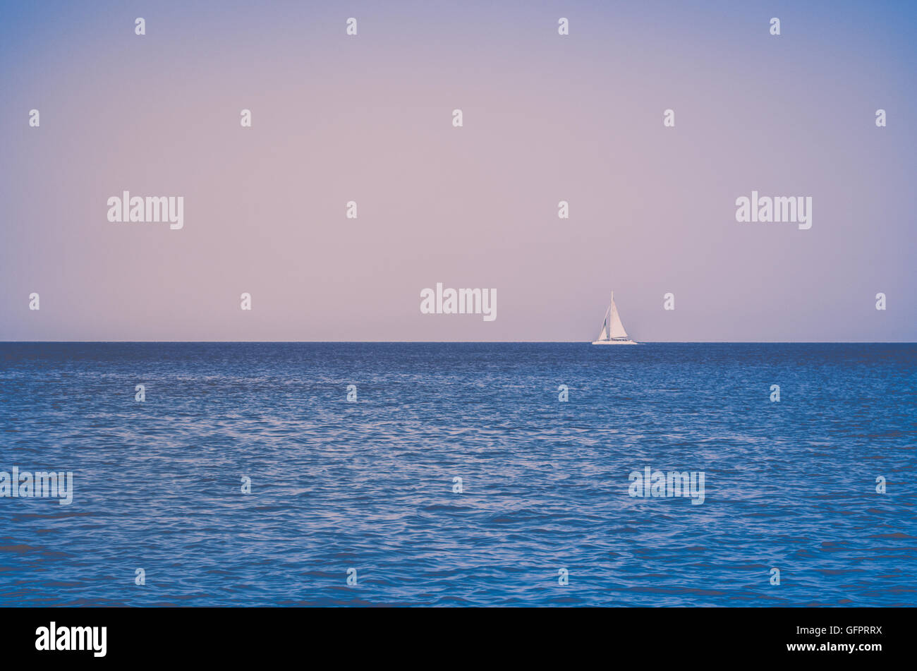 Horizontal blue ocean ship on horizon background Stock Photo - Alamy