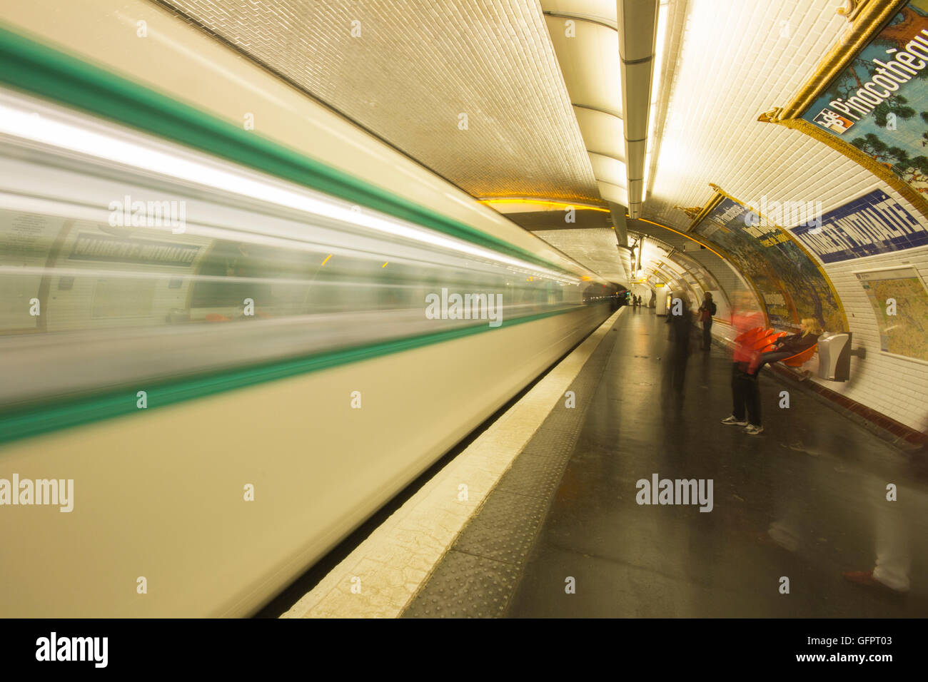 Long exposure paris france hi-res stock photography and images - Alamy