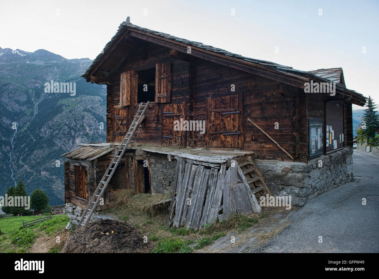 Switzerland farmhouse hi-res stock photography and images - Alamy