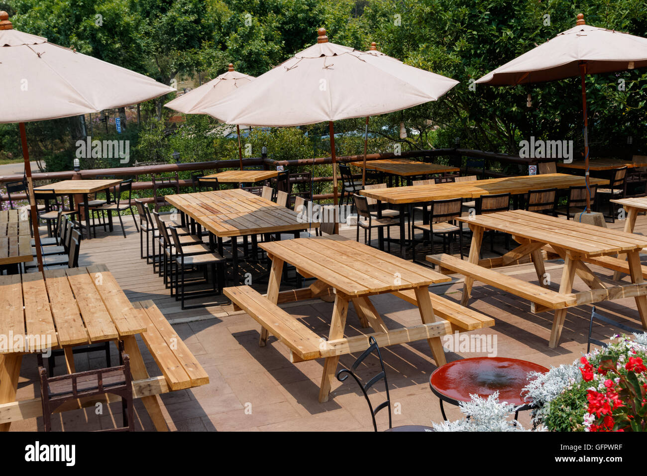 outdoor of restaurant with tables and chair Stock Photo - Alamy