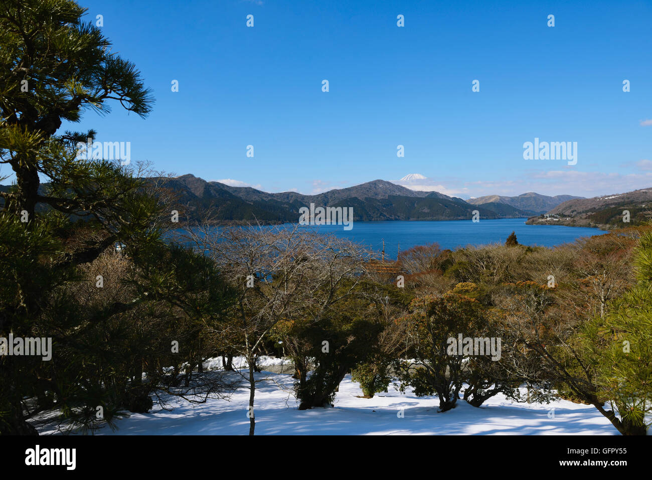 View of Mount Fuji from Lake Ashi in the Winter morning, Hakone, Japan ...