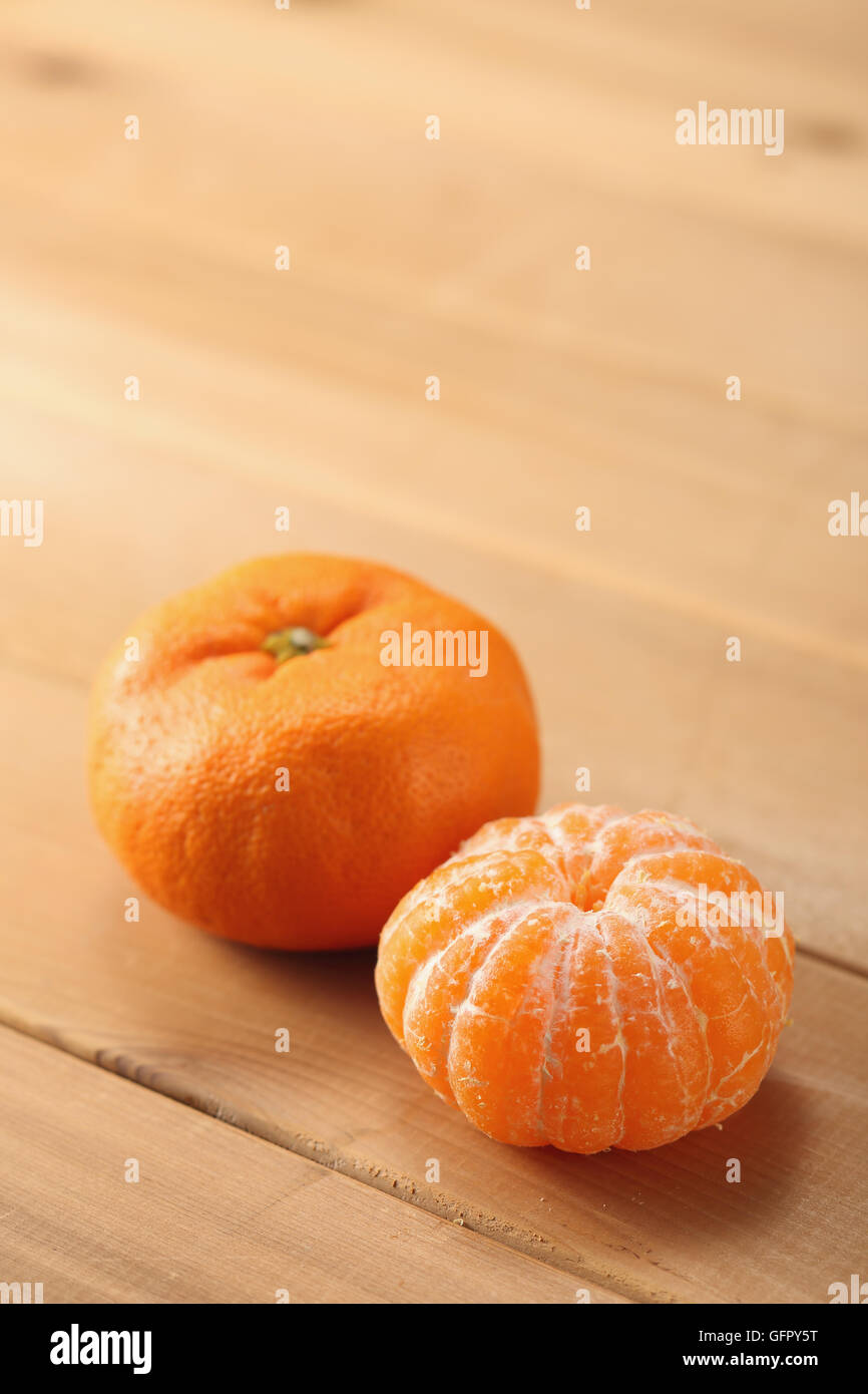 Two tangerines hi-res stock photography and images - Alamy