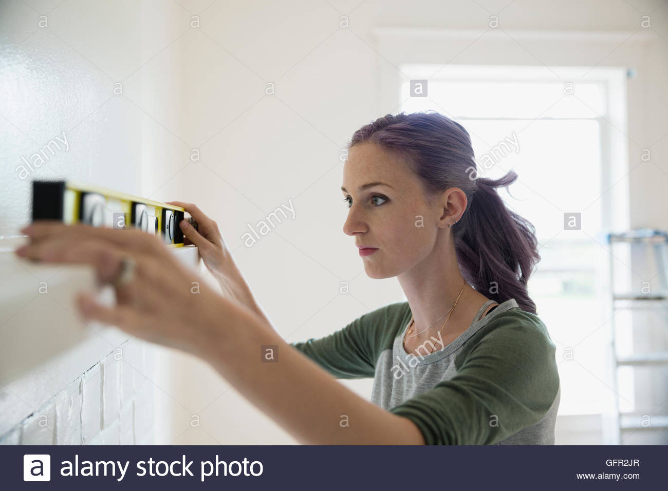 Level tool hi-res stock photography and images - Alamy