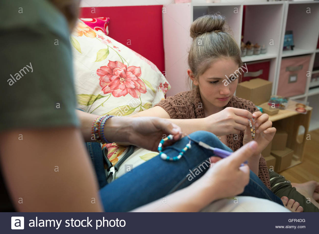 Bracelet making hi-res stock photography and images - Alamy