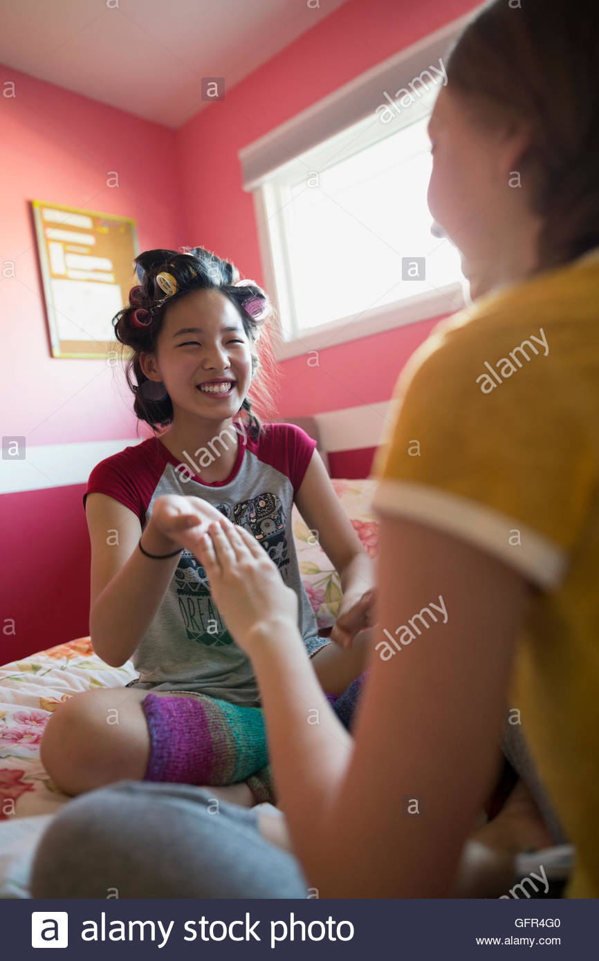 Clapping game girls hi-res stock photography and images - Alamy