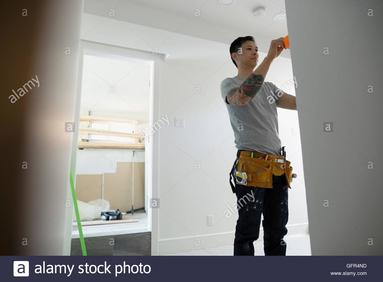 Level tool hi-res stock photography and images - Alamy