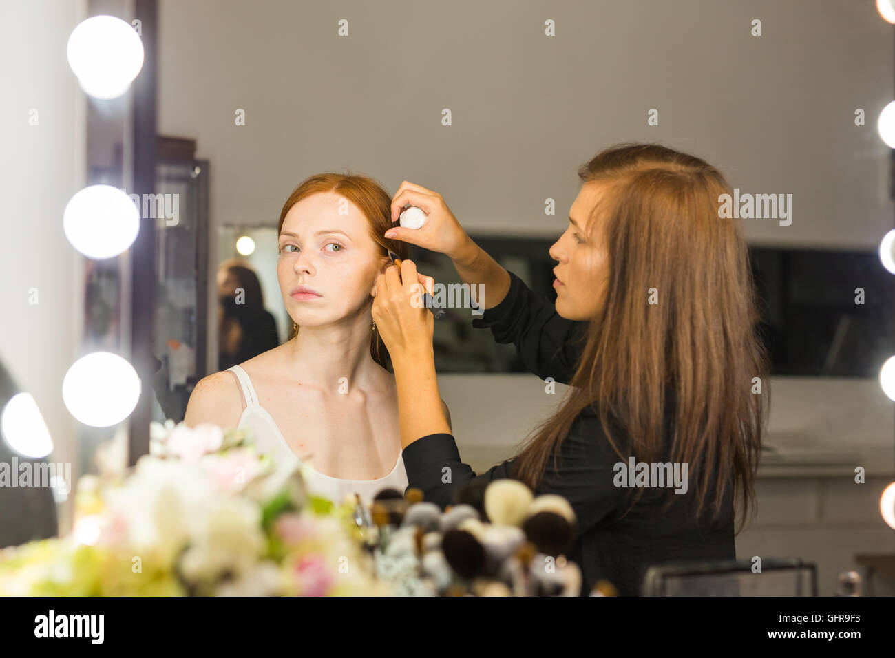 Make-up artist in the studio doing makeup beauty girl Stock Photo - Alamy