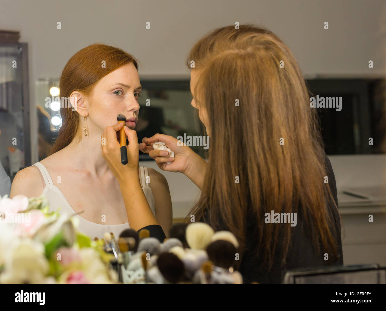 Make-up artist in the studio doing makeup beauty girl Stock Photo - Alamy