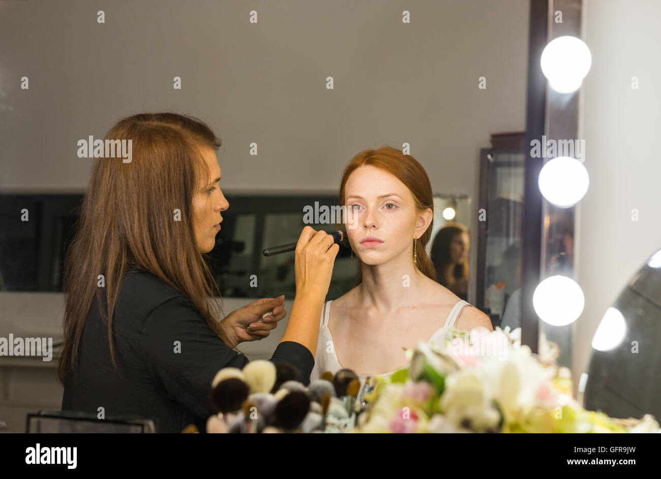 Make-up artist in the studio doing makeup beauty girl Stock Photo - Alamy