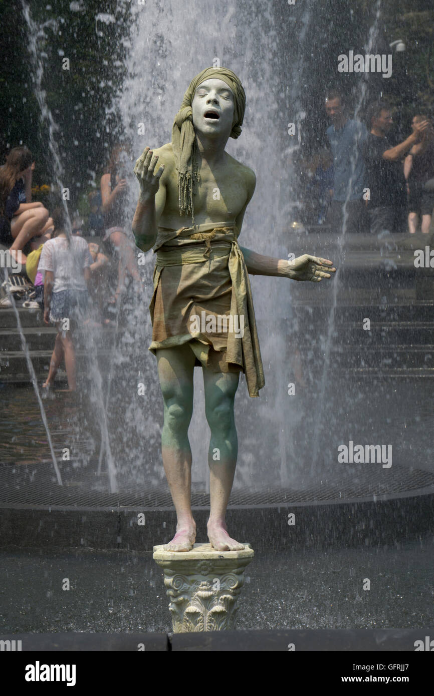 Human statue costume hi-res stock photography and images - Alamy
