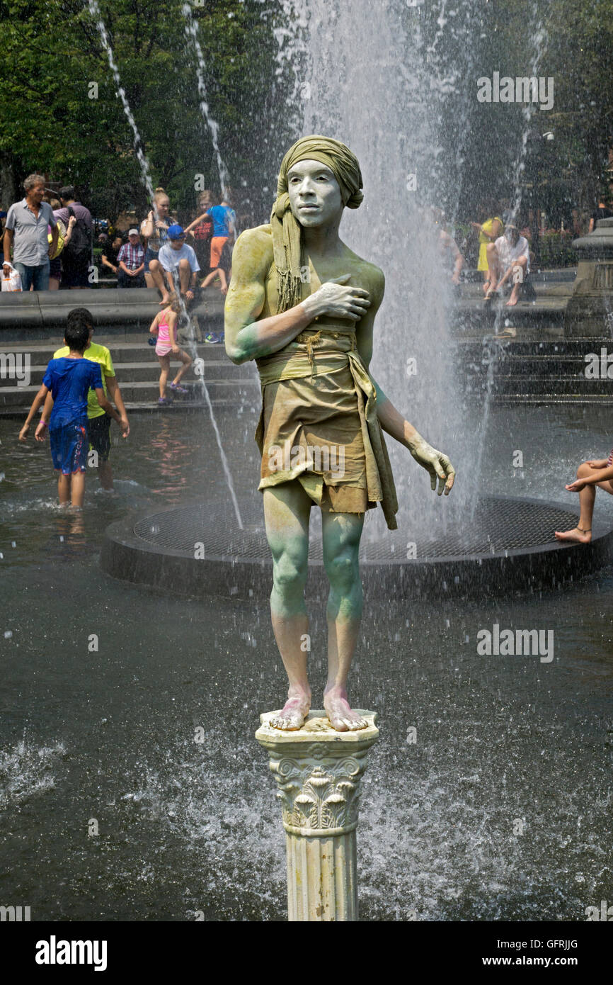 Human statue costume hi-res stock photography and images - Alamy