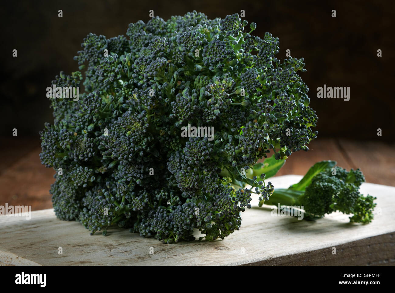 Broccoli with leaves hi-res stock photography and images - Alamy