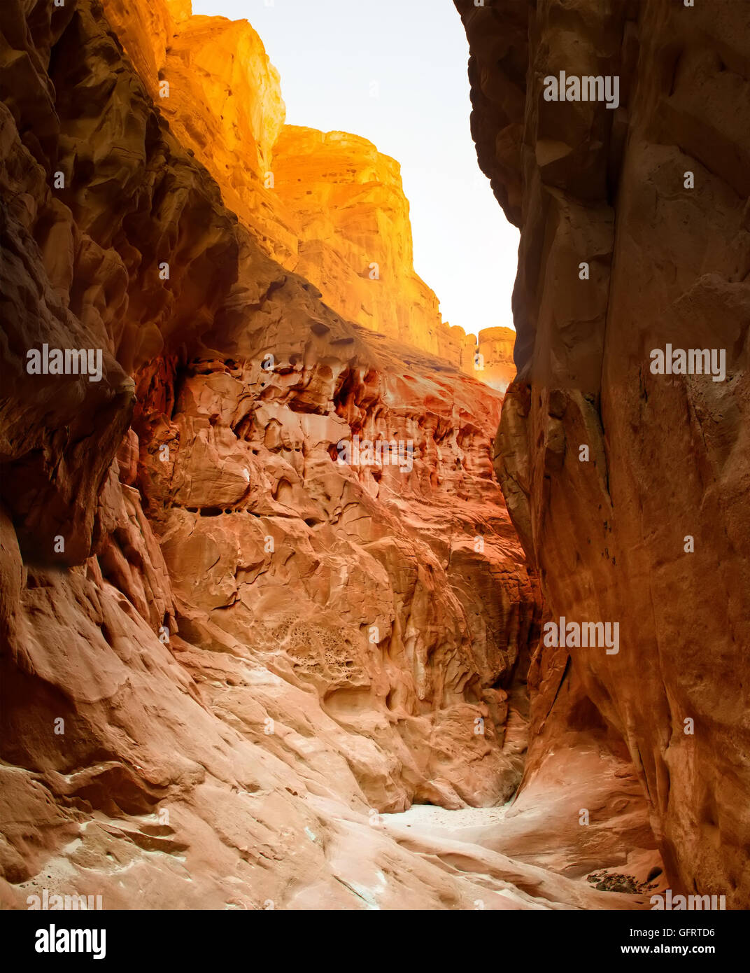 Orange colored rock cliff hi-res stock photography and images - Alamy