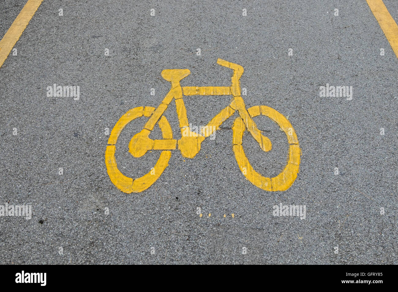 bicycle sign path on the road Stock Photo - Alamy