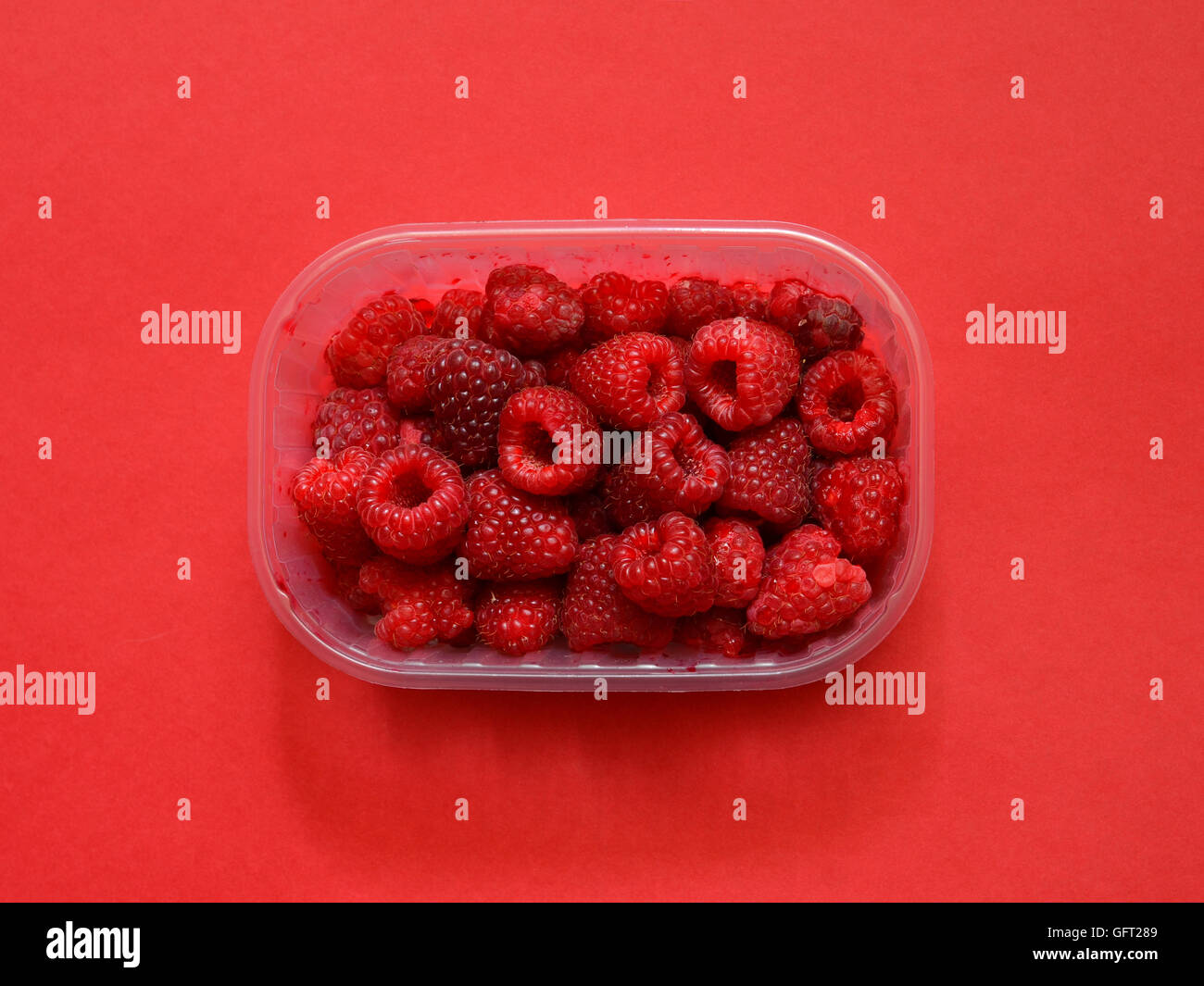Raspberries in a box hi-res stock photography and images - Alamy