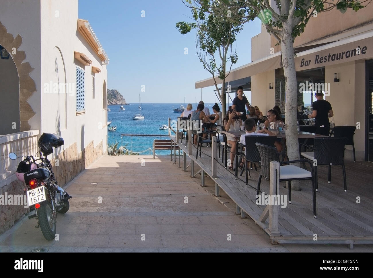 Ocean view restaurant hi-res stock photography and images - Alamy