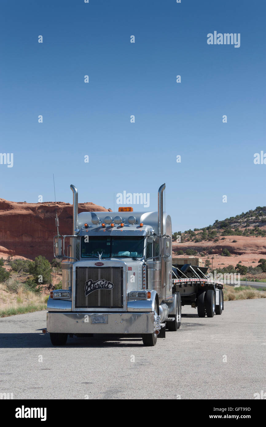 Peterbilt Semi Trailer High Resolution Stock Photography and Images - Alamy