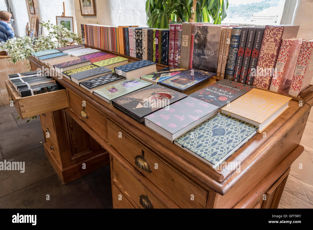 Desk books hi-res stock photography and images - Alamy