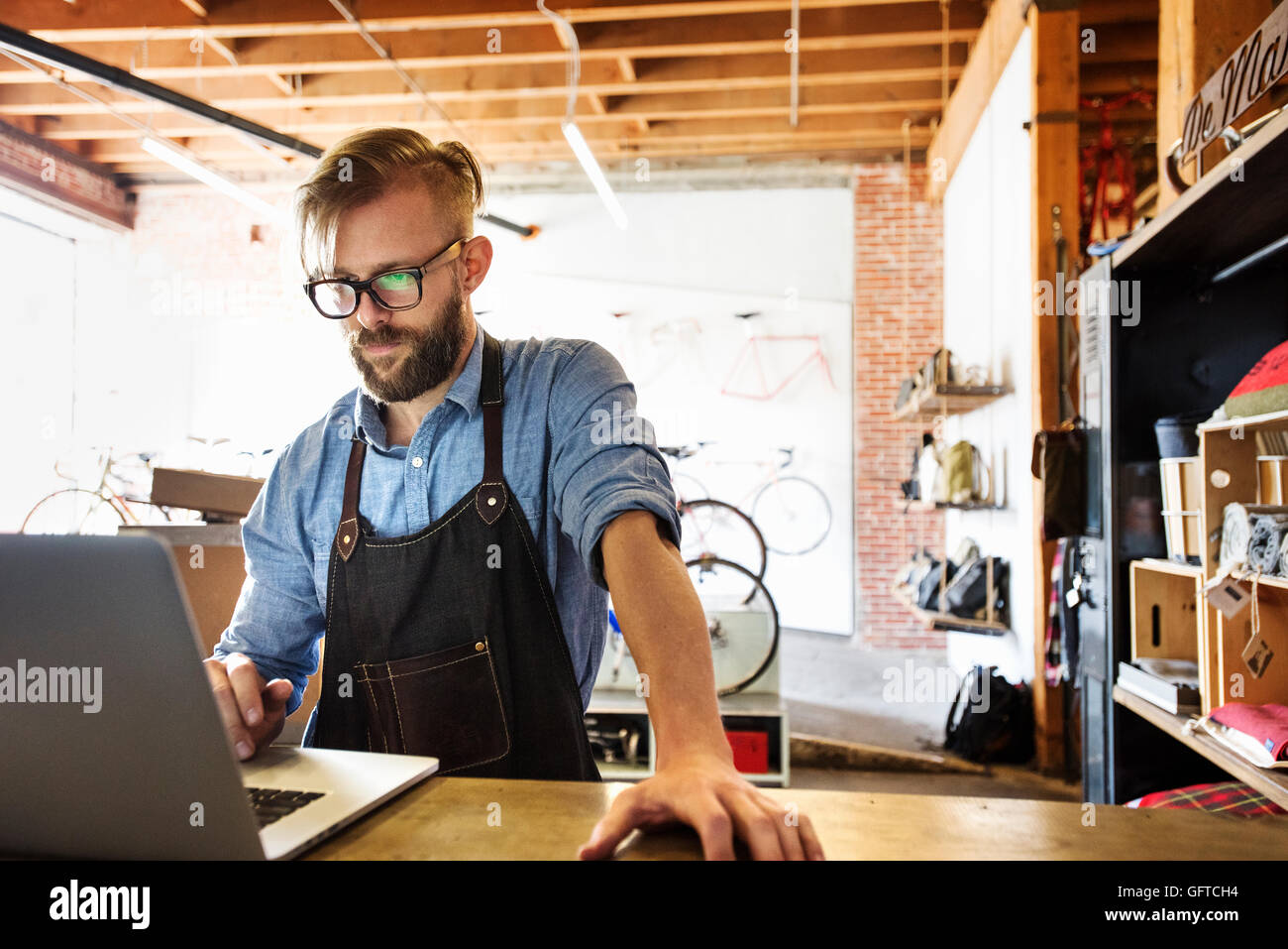 Laptop repair hi-res stock photography and images - Alamy