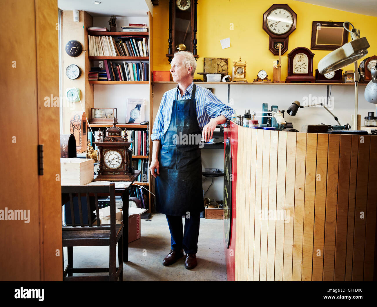 Clock maker hi-res stock photography and images - Alamy