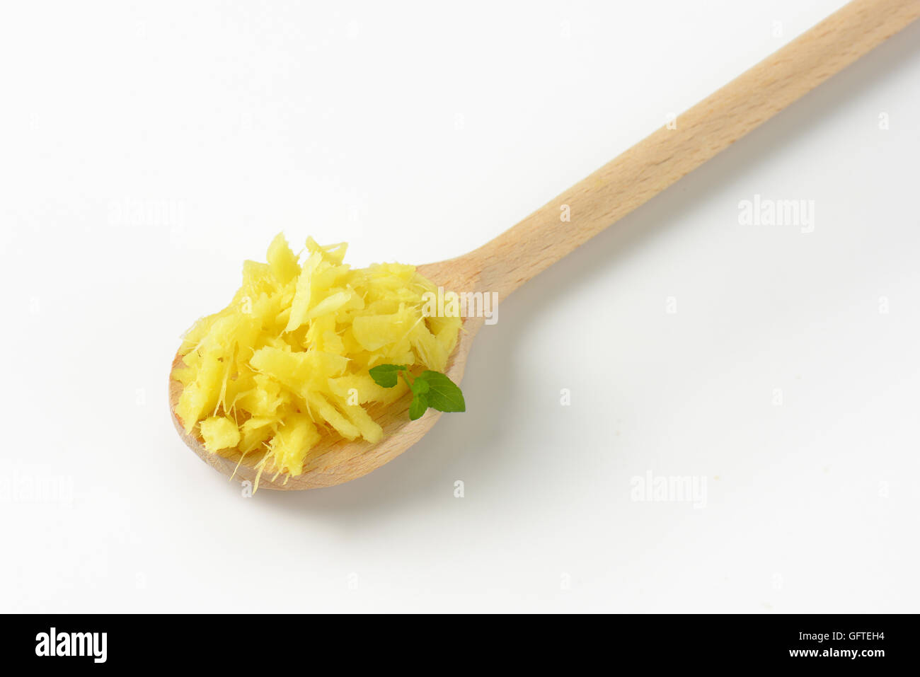 close up of freshly grated ginger on wooden spoon Stock Photo - Alamy