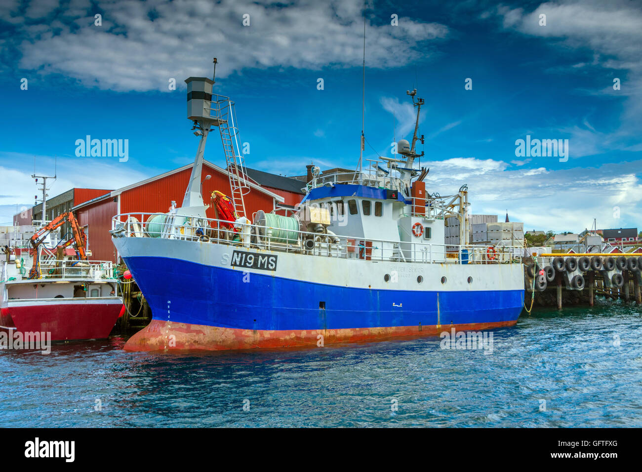 Cod fishing boats, rorbu fishermens cottages, Reine, Lofoten Islands ...